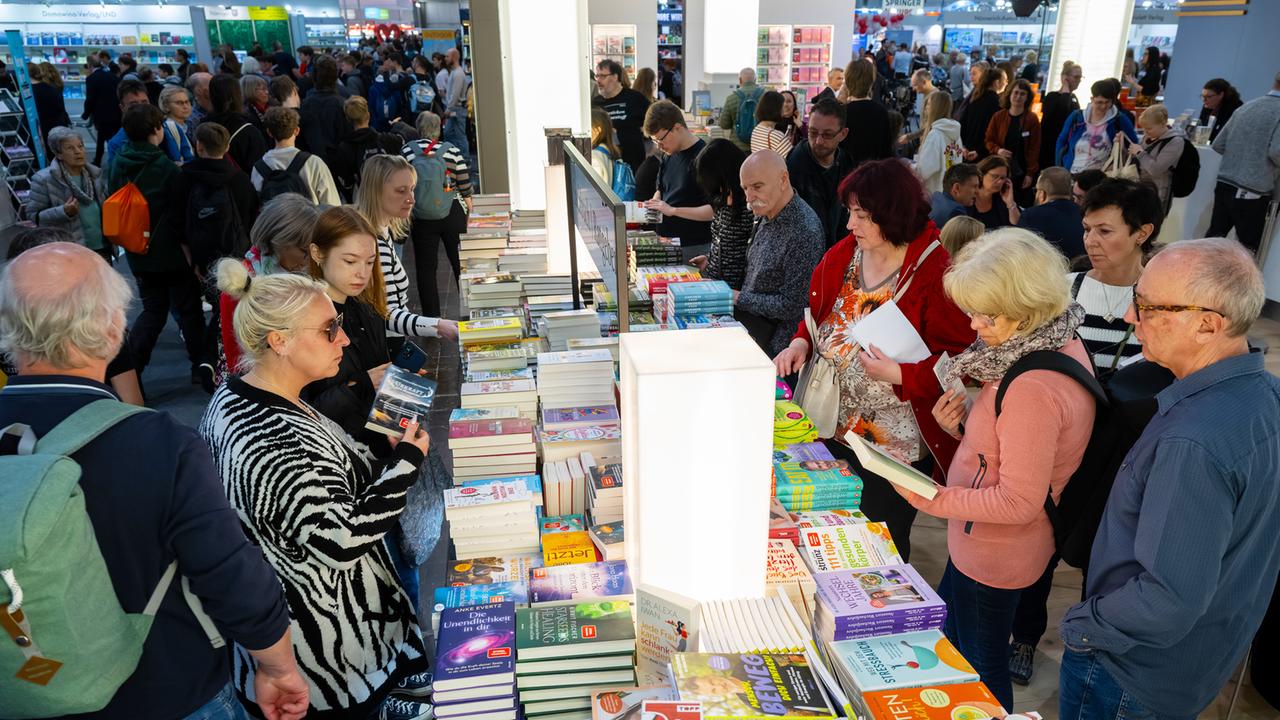 Buchmessen-Flash: Ein Blick in den Osten Deutschlands - 3sat-Mediathek