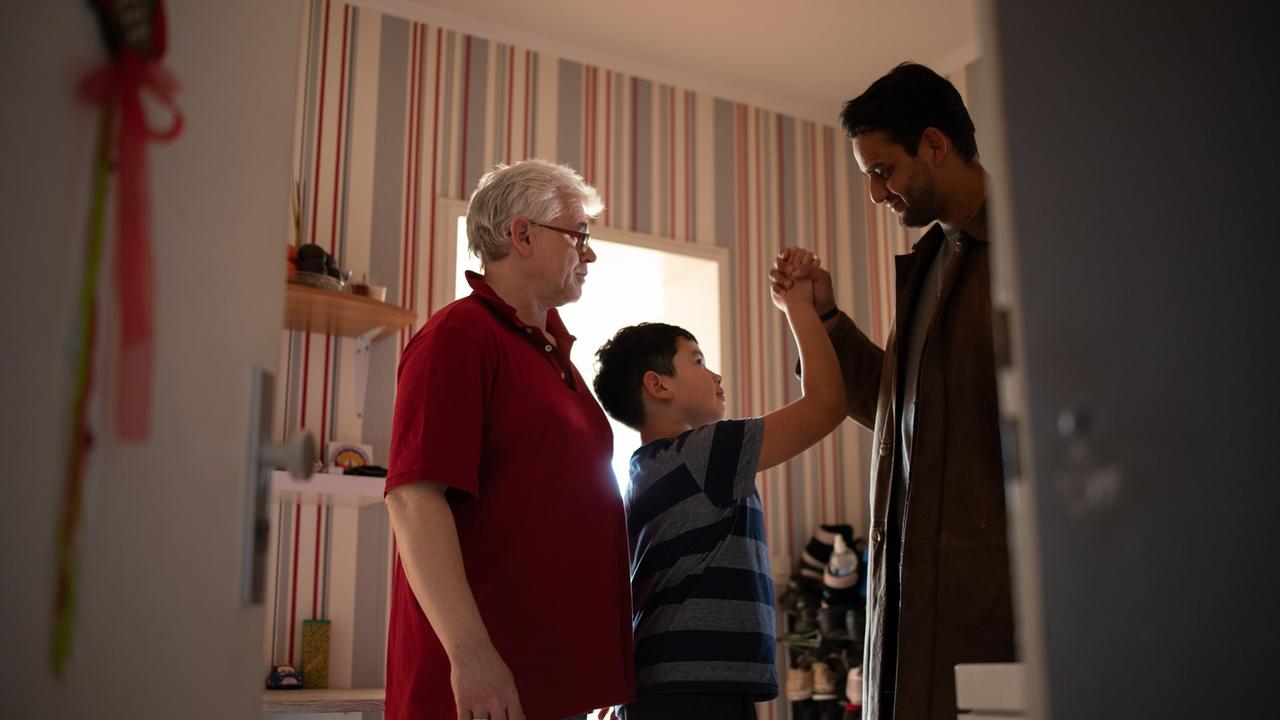 Helfer hinter Haustüren – Alltag in der Familienhilfe - 3sat-Mediathek